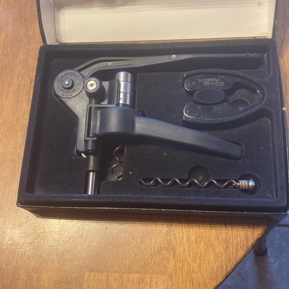 Le Creuset | Dining | Screwpull By Le Creuset New In The Box This Is A High End Cork Screw ...